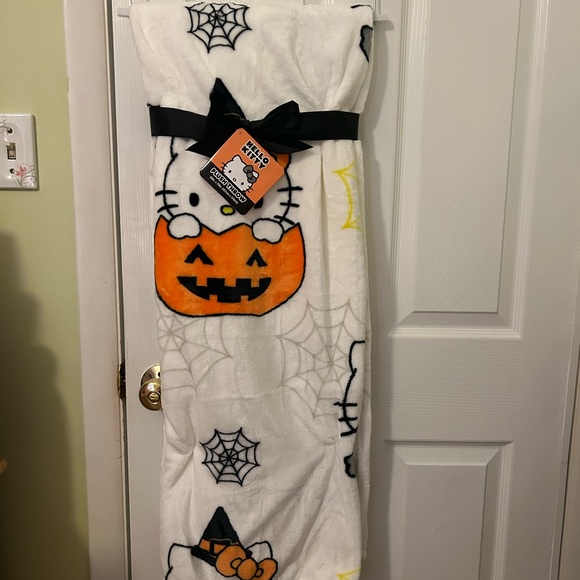 Hello Kitty | Bedding | 223 Hello Kitty Halloween Skeleton Pumpkin ...